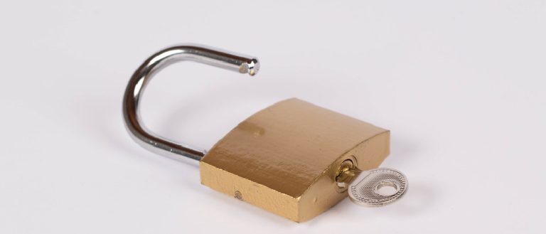 How to Open a Padlock Without A Key and Without Breaking It ...